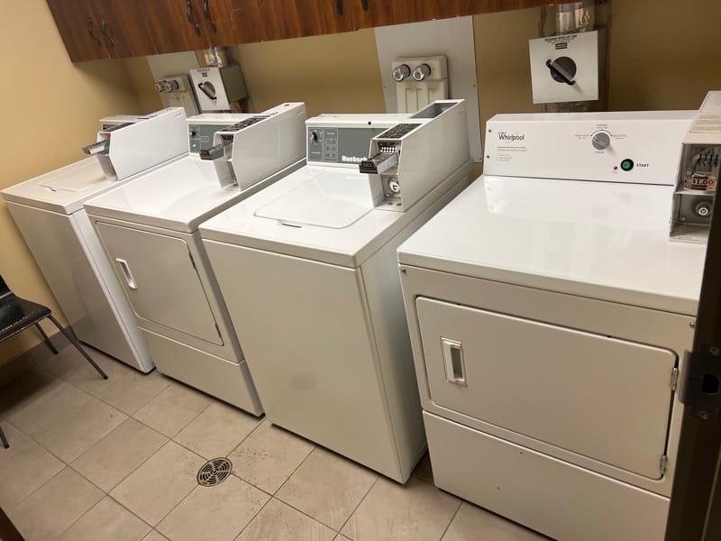 Laveuses et sécheuses Huebsch pour une station de service avec relais ...